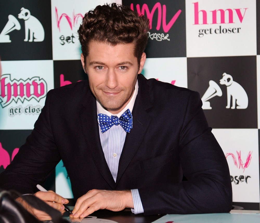 matthew morrison Picture 1 - Matthew Morrison Signs Copies of His Album ...