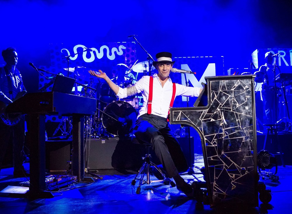 Mika Picture 1 - Mika Performing Live