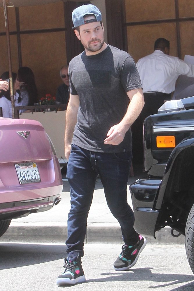 Mike Comrie Picture 1 - Mike Comrie Has Lunch