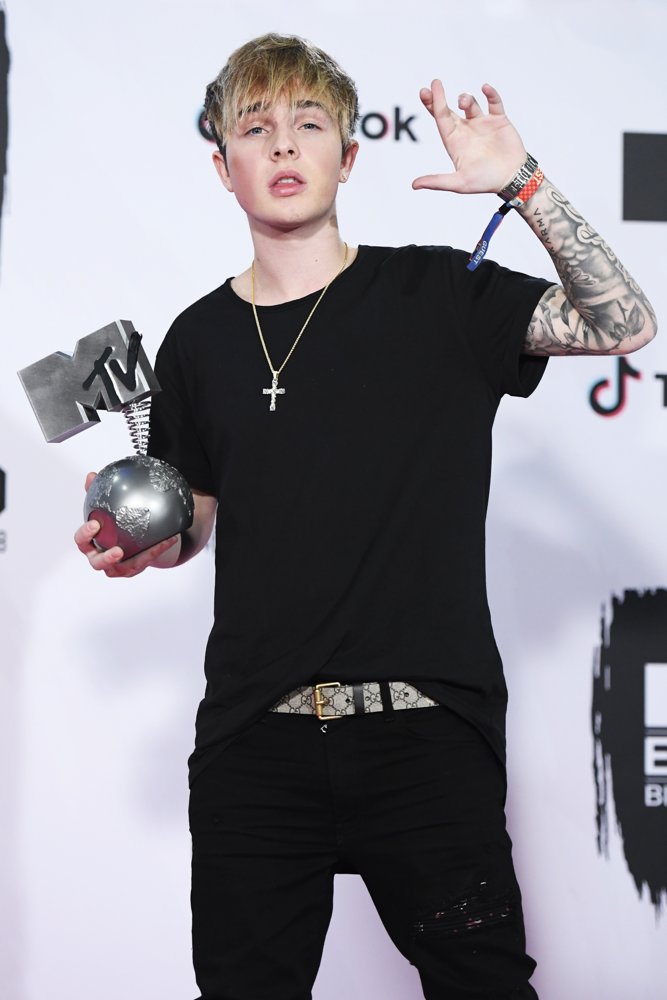 mike-singer Picture 1 - 25th MTV Europe Music Awards - Press Room