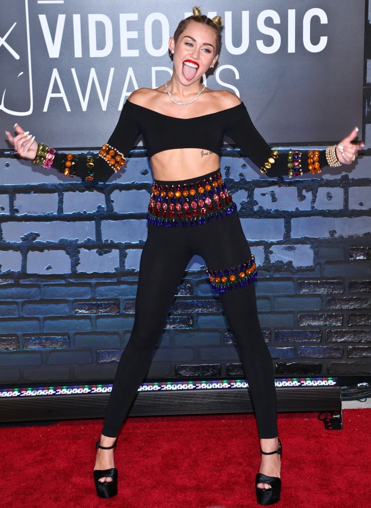 Miley Cyrus Picture 1 - 2013 MTV Video Music Awards - Arrivals