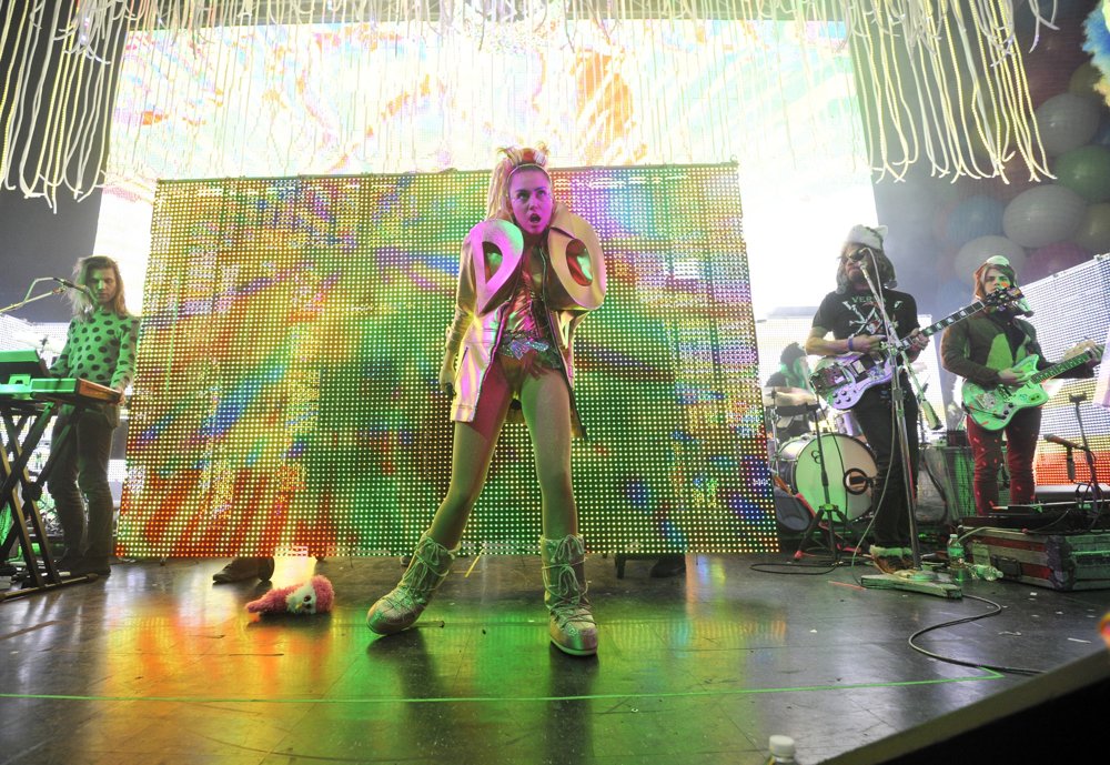 Miley-cyrus Picture 880 - Miley Cyrus and The Flaming Lips Perform Live ...