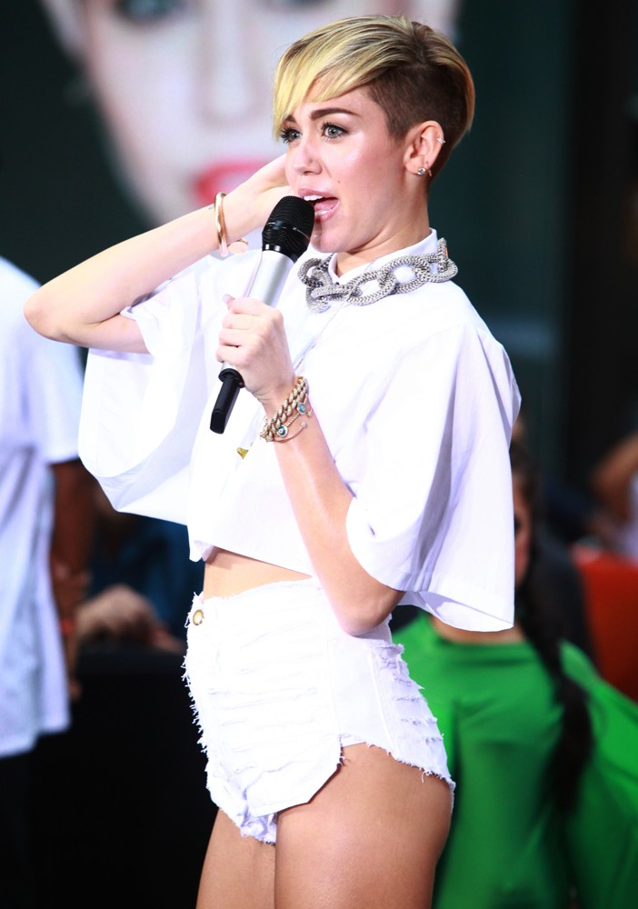 Miley Cyrus Picture 1 - Miley Cyrus Performs on The Today Show as Part ...