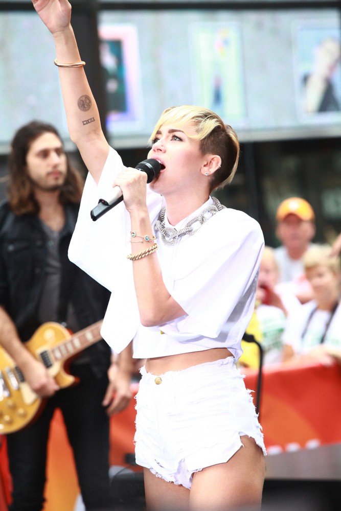 Miley Cyrus Picture 602 - Miley Cyrus Performs on The Today Show as ...