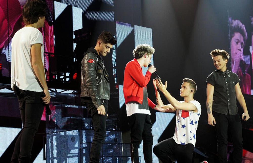 One Direction Picture 1 - One Direction Performs Live