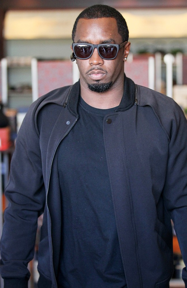 P. Diddy Picture 1 - P. Diddy in Good Spirits While at Il Pastaio ...