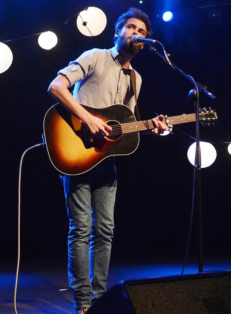 Passenger Picture 1 - Passenger Performing Live