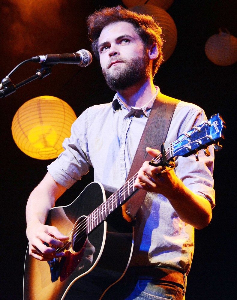 Passenger Picture 1 - Passenger Performing Live