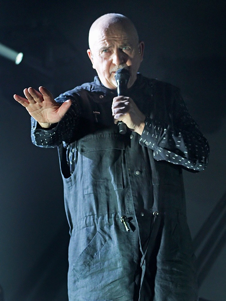 peter-gabriel Picture 1 - Peter Gabriel Performs Live on His Back to ...