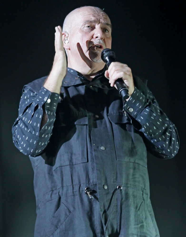 peter-gabriel Picture 1 - Peter Gabriel Performs Live on His Back to ...