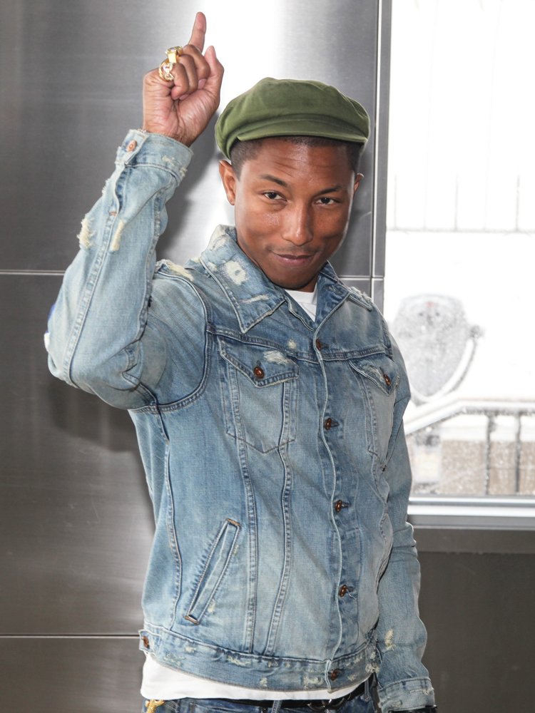 pharrell-williams Picture 1 - Pharrell Williams Lights The Empire State ...