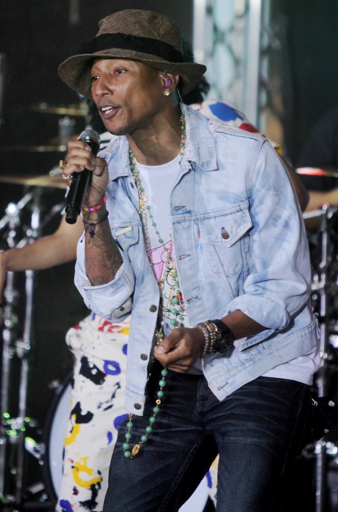 Pharrell Williams Picture 1 - Pharrell Williams Performs Live on The ...