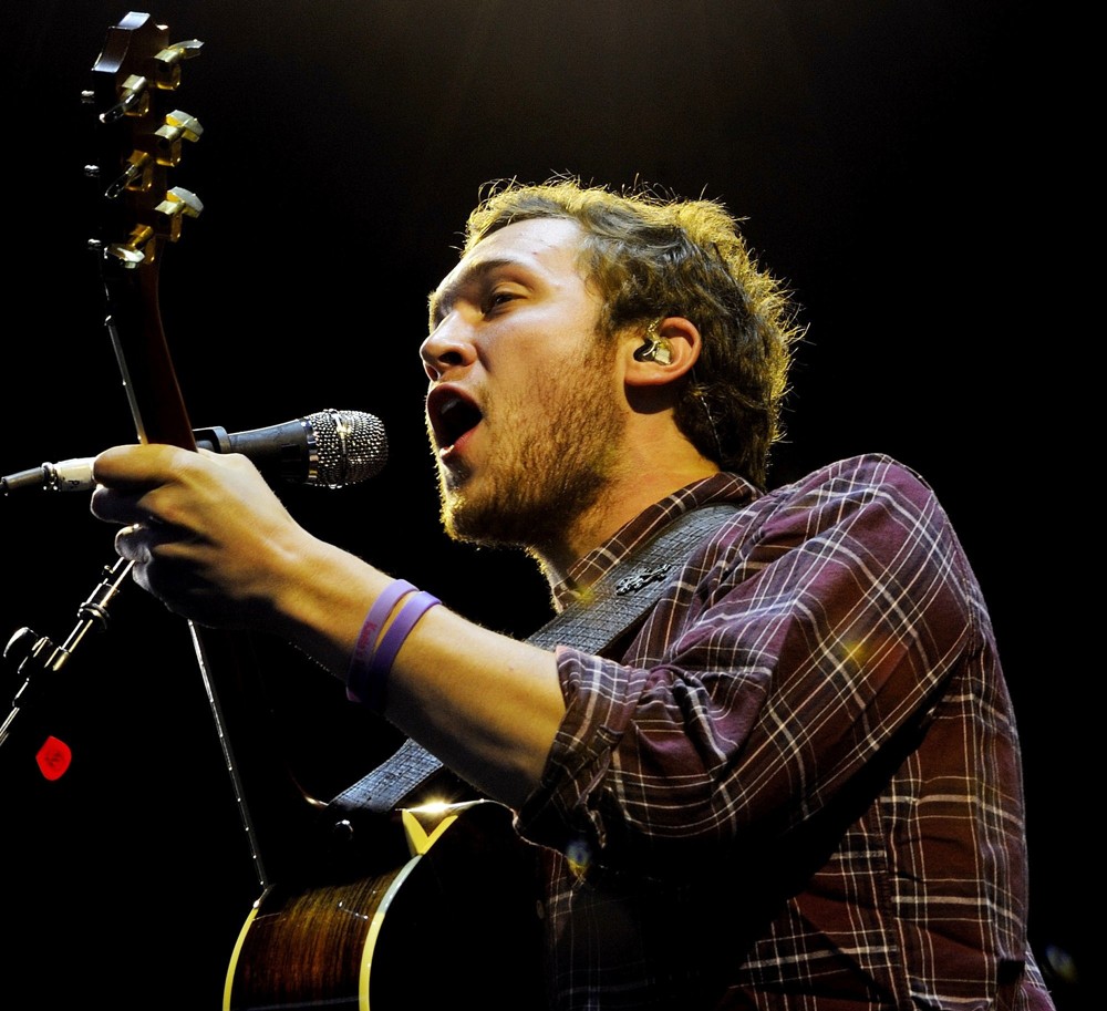 Phillip Phillips Picture 1 - Phillip Phillips Performs During John ...