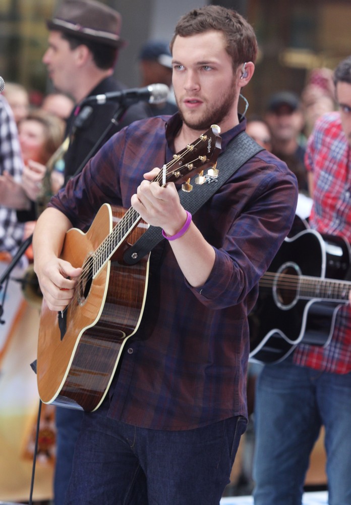 Phillip Phillips Picture 1 - Phillip Phillips Performs as Part of The ...