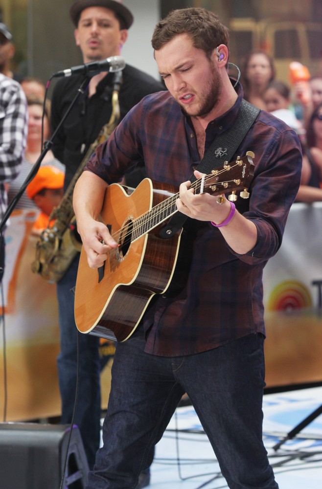 Phillip Phillips Picture 1 - Phillip Phillips Performs as Part of The ...