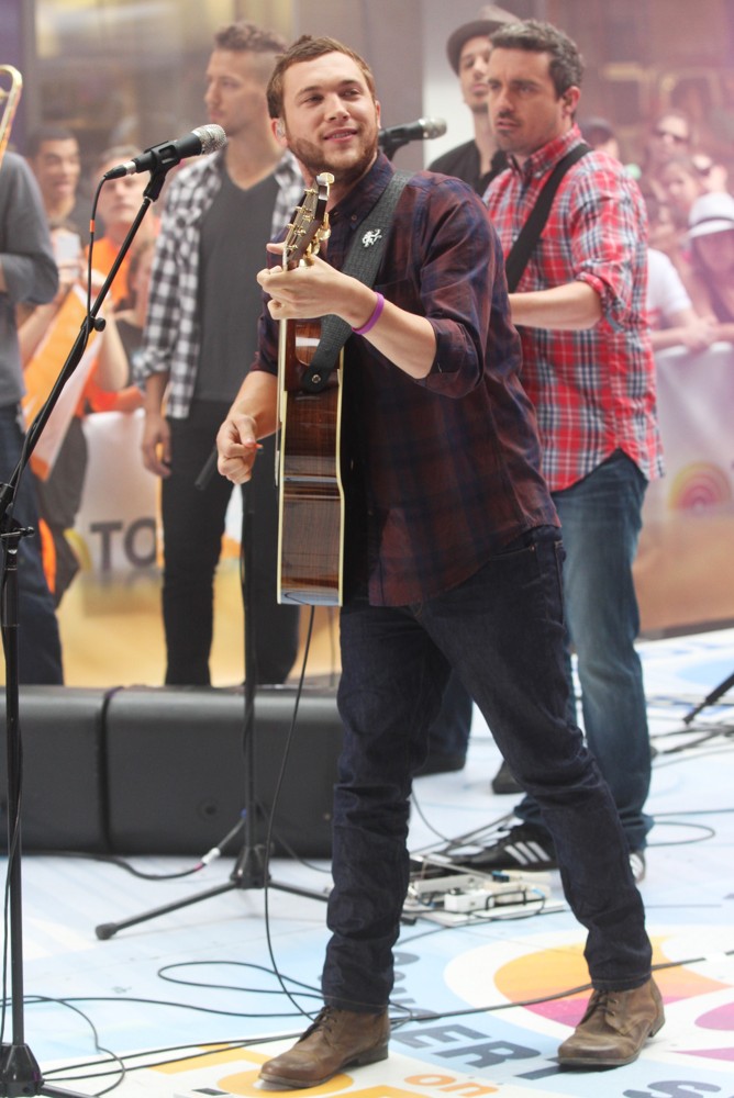 Phillip Phillips Picture 1 - Phillip Phillips Performs as Part of The ...
