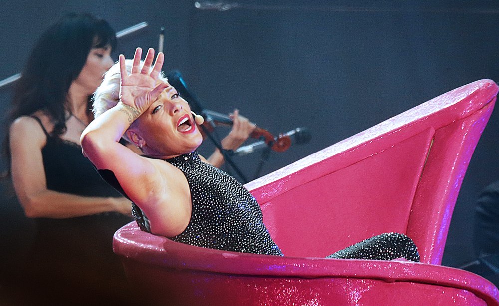 Pink Picture 365 - Pink Performing on Her Beautiful Trauma Tour