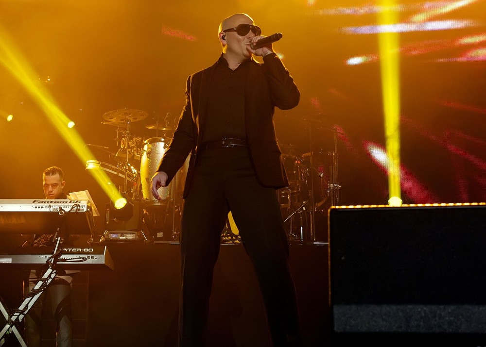 Pitbull Picture 1 - Pitbull Performing on Stage at The Ricoh Coliseum