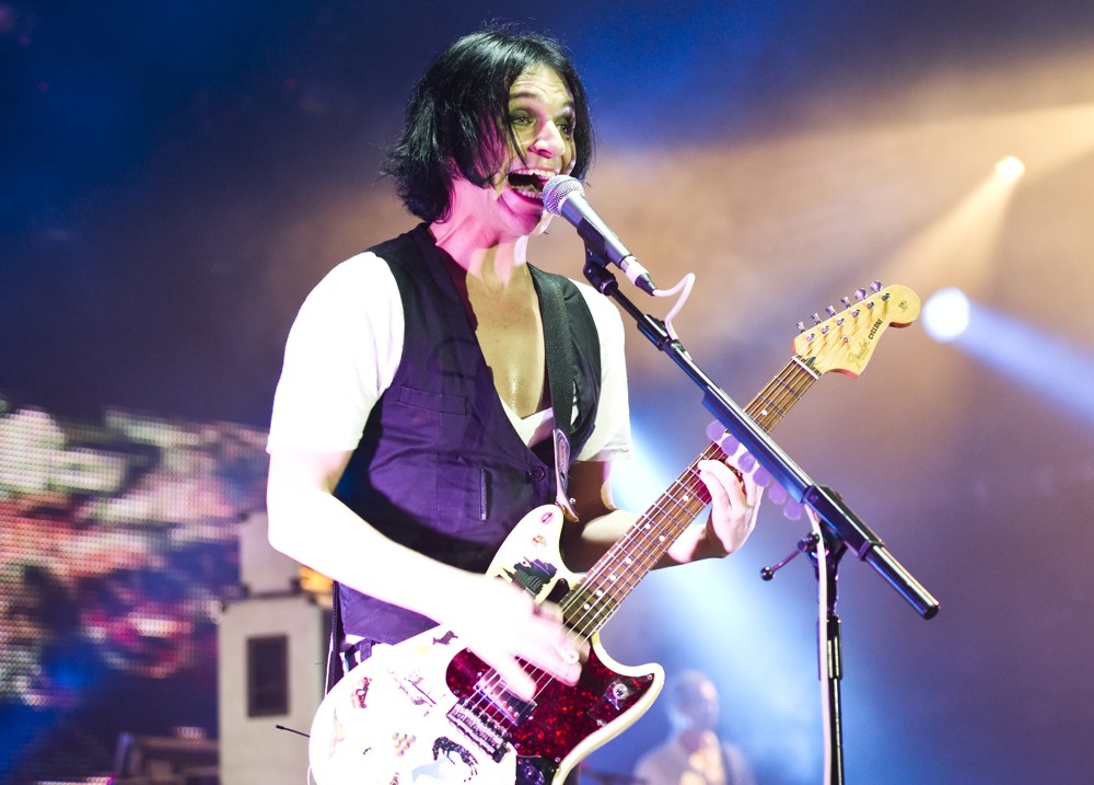 brian-molko Picture 1 - Placebo Performing