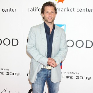 Jamie Bamber Picture 2 - Fashion for Life 2009
