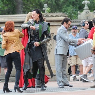 Scarlett Johansson Picture 146 - Actors on The Set of The Avengers ...