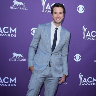 Luke Bryan Picture 17 - 2012 ACM Awards - Arrivals