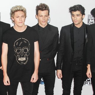 American Music Awards 2014: Fergie, Jordin Sparks Shine on Red Carpet