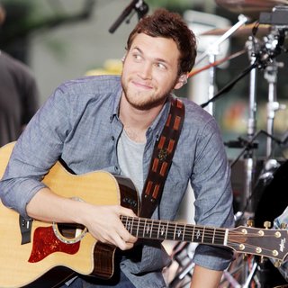 Phillip Phillips Pictures, Latest News, Videos and Dating Gossips