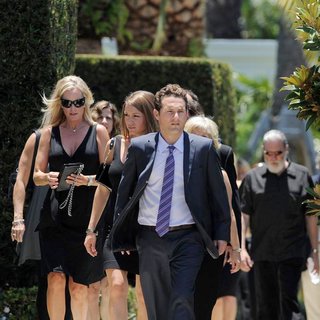 Bruce Springsteen Gives Memorable Eulogy at Clarence Clemons' Memorial ...