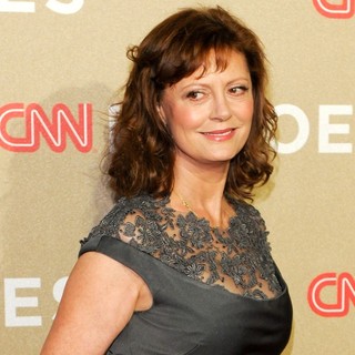 Susan Sarandon Honors Pushpa Basnet With 2012 CNN Heroes Award