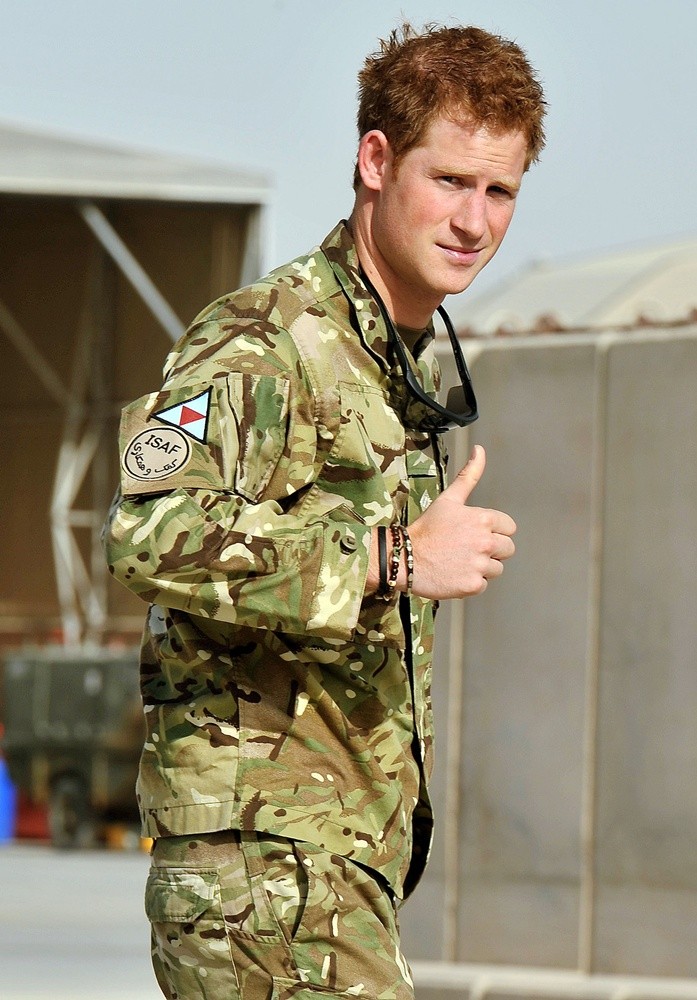 prince-harry Picture 1 - Prince Harry Gives A Thumbs Up After He Walked ...