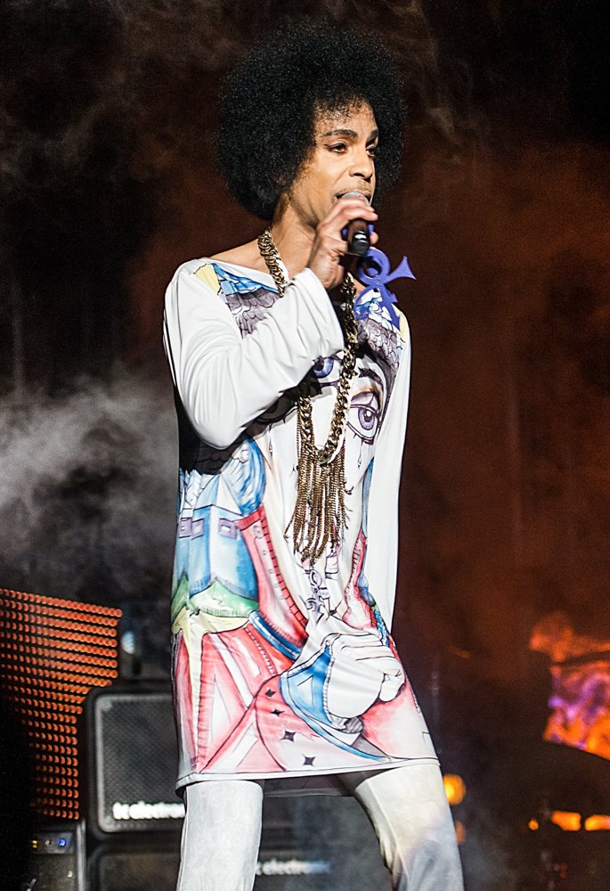 Prince Picture 1 - Prince Performs Live on The First Night of His UK ...