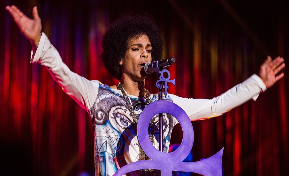 Prince Picture 752 - Prince Performs Live on The First Night of His UK ...