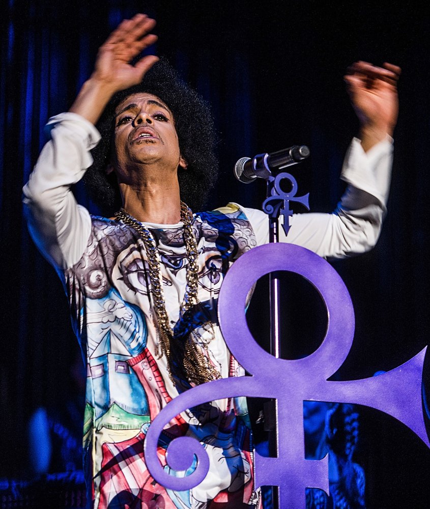 Prince Picture 752 - Prince Performs Live on The First Night of His UK ...