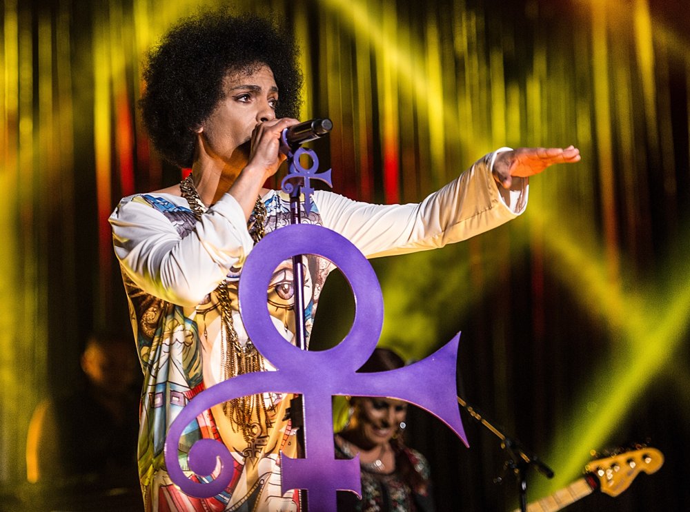 Prince Picture 766 - Prince Performs Live on The First Night of His UK ...