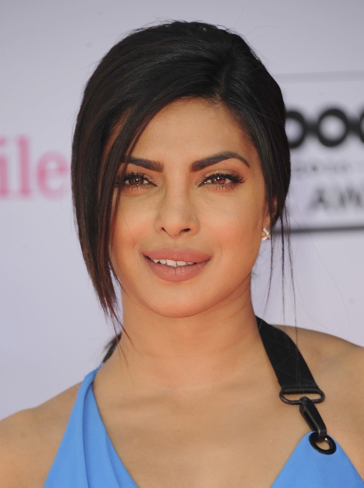 Priyanka Chopra Pictures - Gallery 7 with High Quality Photos