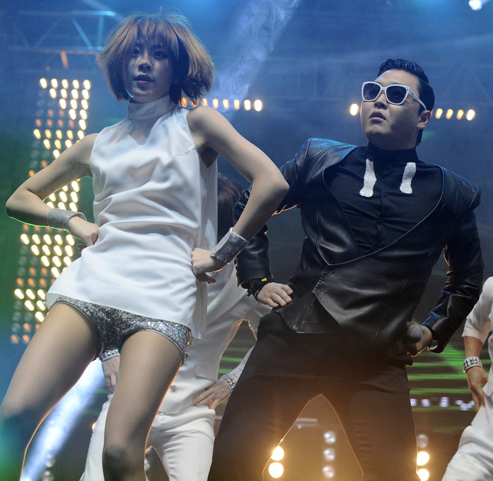 PSY Picture 1 - PSY Performs His Gangnam Style Dance Live