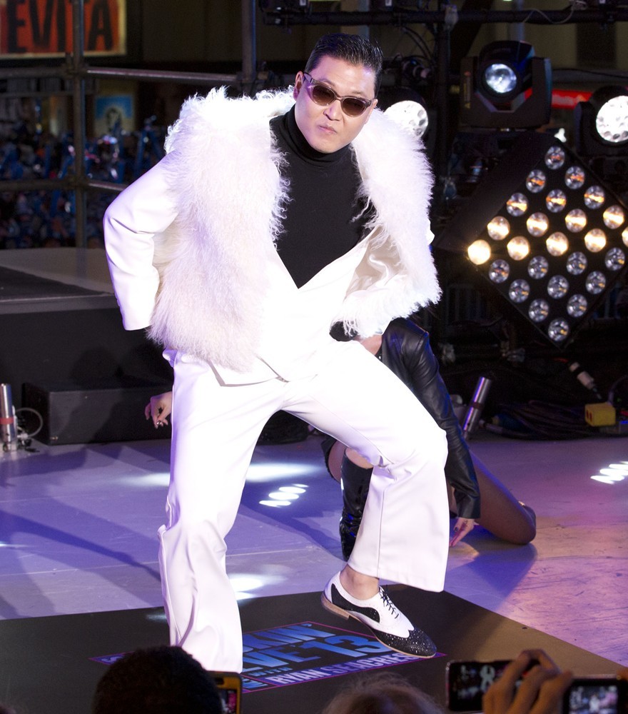 New Year's Eve 2013 in Times Square - Picture 1 | AceShowbiz