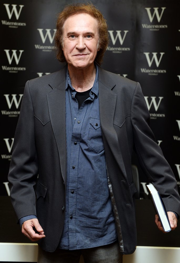 ray davies Picture 1 - Ray Davies Attends The Signing of His Autobiography