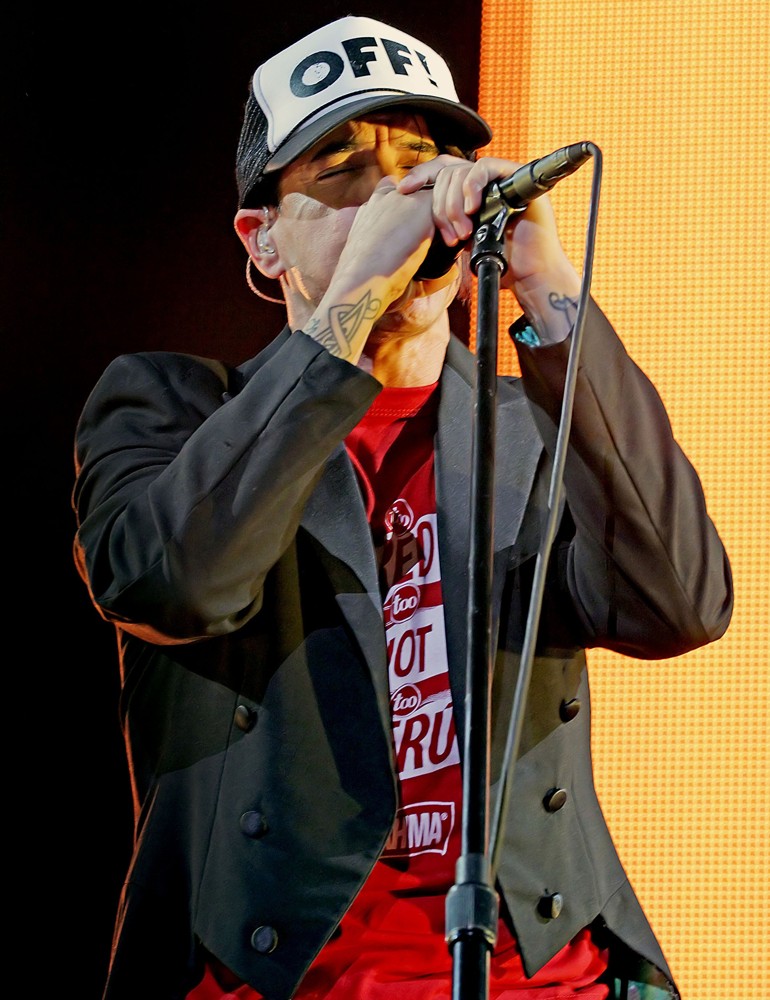 Red Hot Chili Peppers Picture 20 - The Red Hot Chili Peppers Performing ...