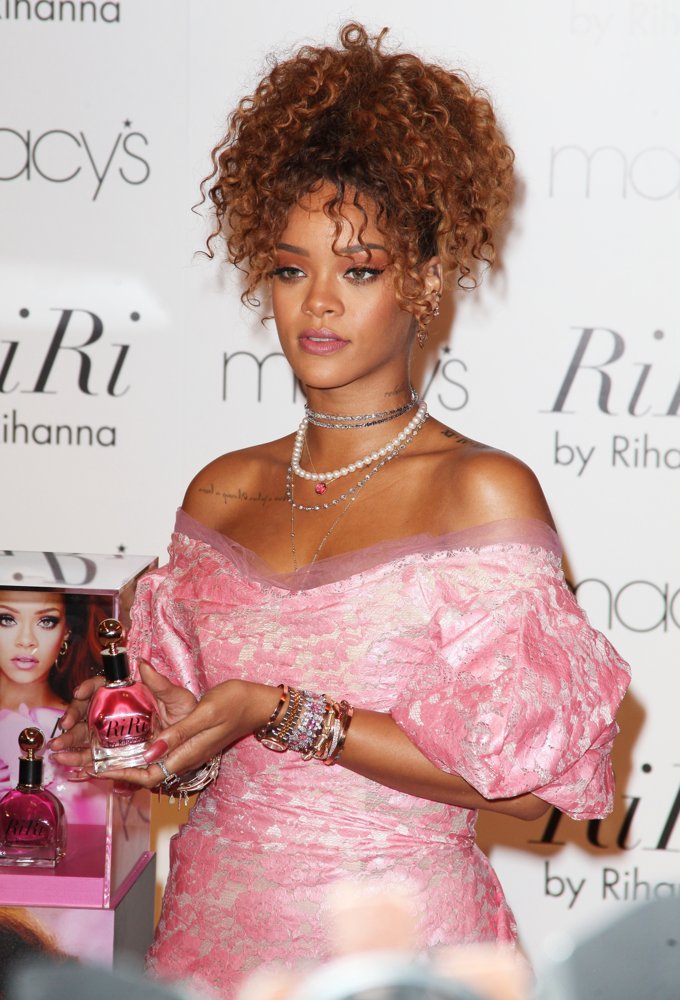 Rihanna Picture 1124 - Rihanna Launches Her Fragrance RiRi