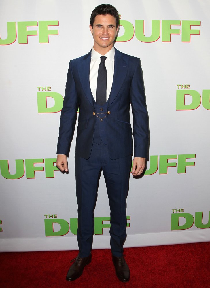 robbie-amell Picture 1 - Los Angeles Fan Screening of The DUFF - Red ...