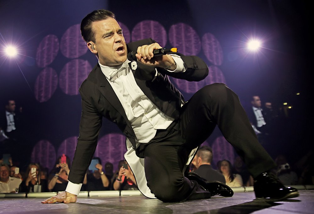 robbie-williams Picture 1 - Robbie Williams Performing Live on Stage