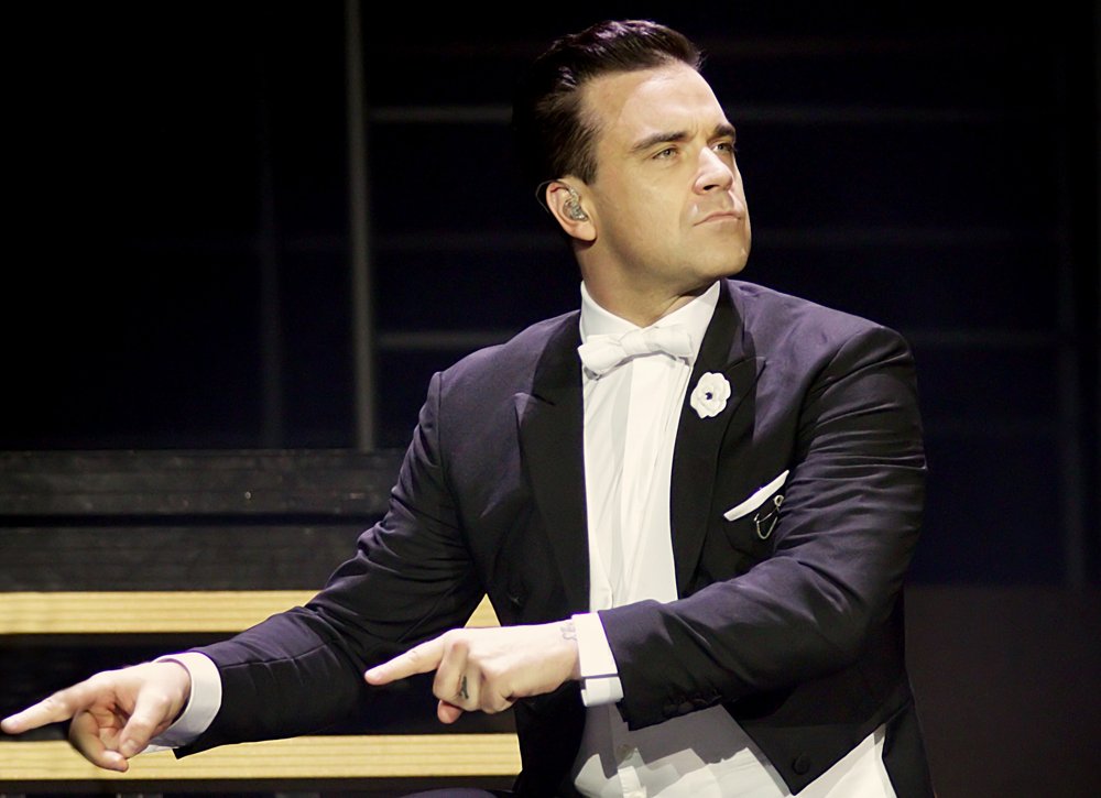 robbie-williams Picture 1 - Robbie Williams Performing Live on Stage