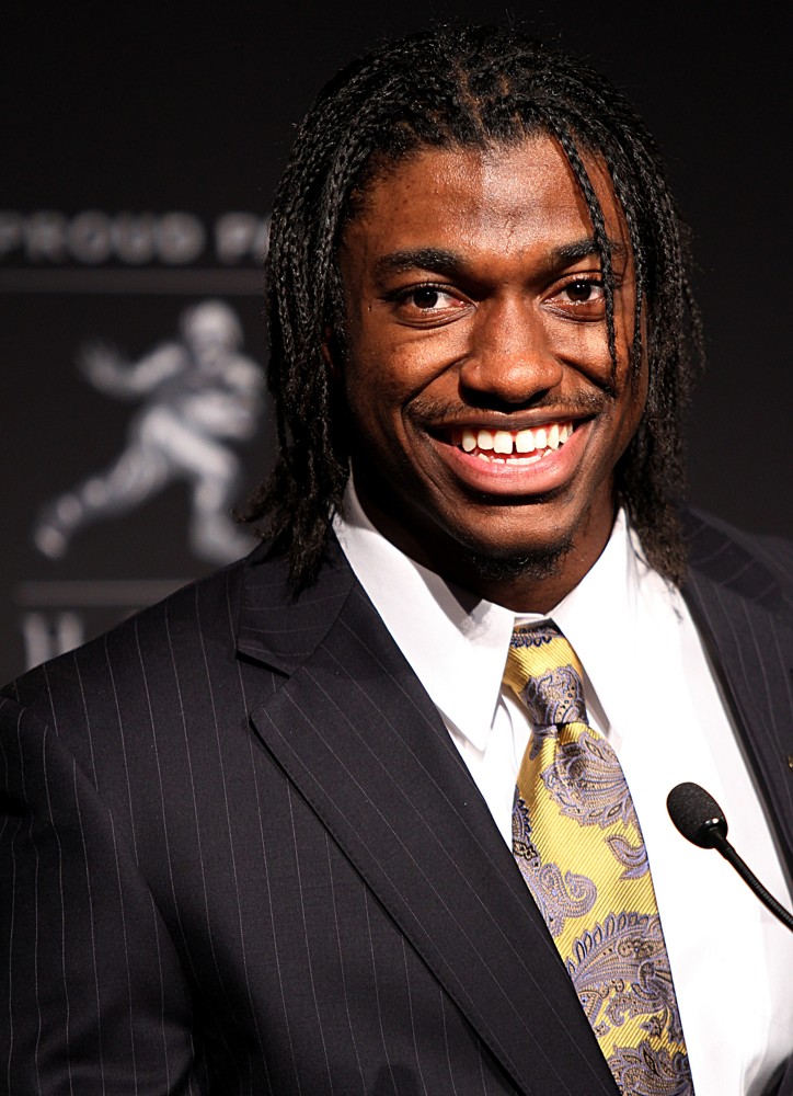 Robert Griffin III Picture 1 - The 77th Heisman Memorial Trophy Award ...