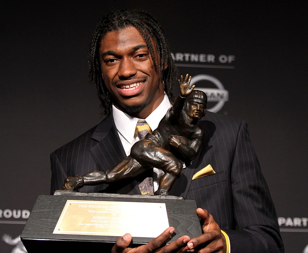 Robert Griffin III Picture 1 - The 77th Heisman Memorial Trophy Award ...