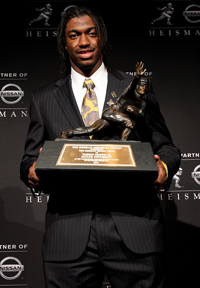 Robert Griffin III Picture 4 - The 77th Heisman Memorial Trophy Award ...