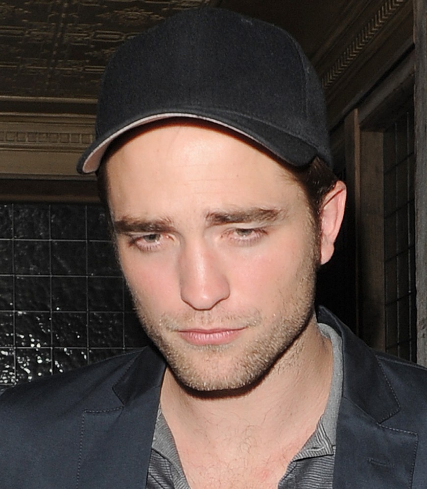 robert-pattinson Picture 1 - Robert Pattinson Leaves A Restaurant in ...