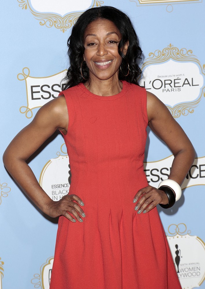 robi-reed Picture 1 - 6th Annual Essence Black Women in Hollywood Luncheon