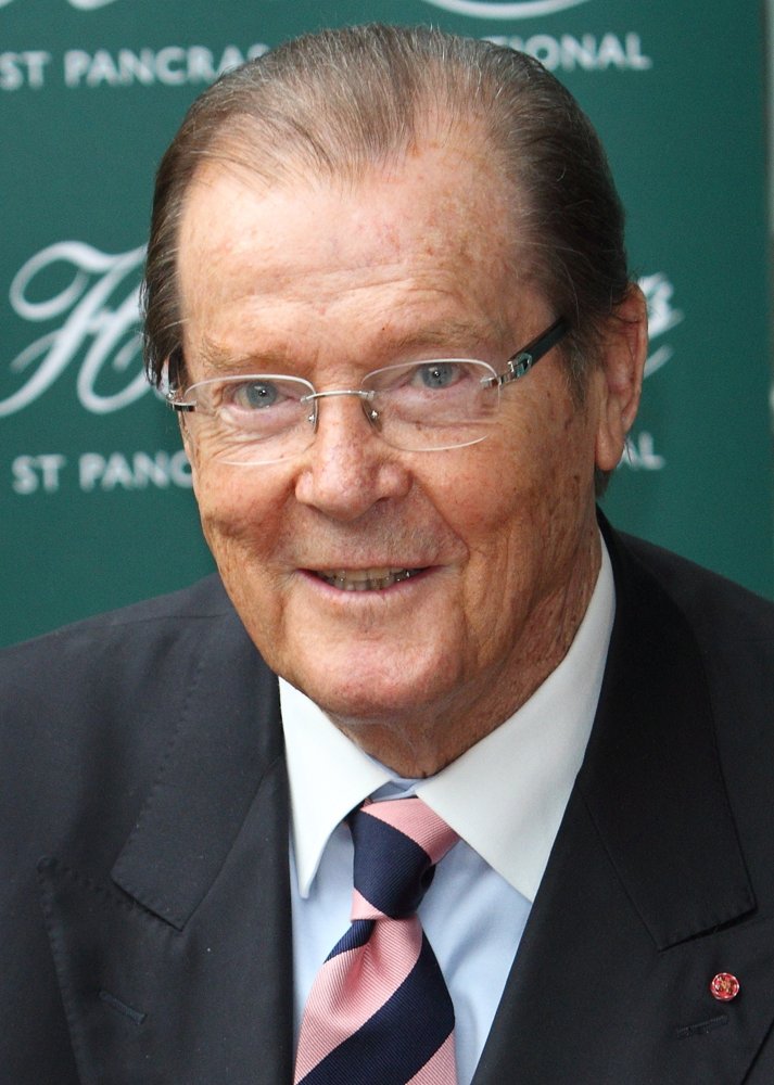 Roger Moore Picture 1 - Roger Moore Signs Copies of His Autobiography ...